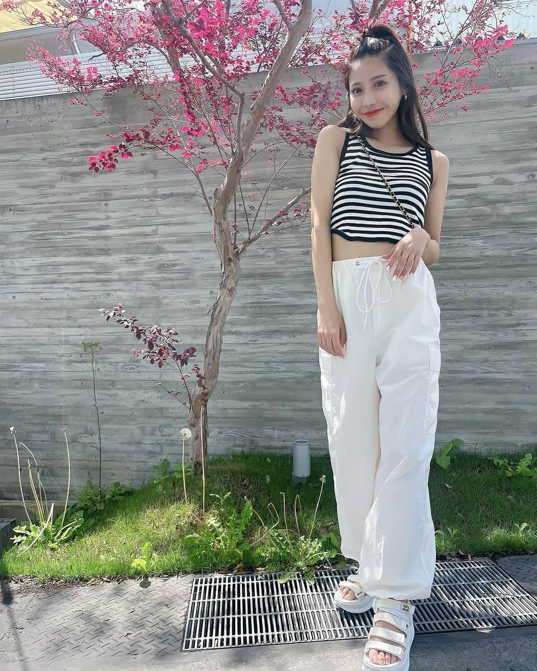 伊藤莉子さんのインスタグラム写真 - (伊藤莉子Instagram)「． もう気分は夏🌻ww 夏大活躍間違いなしのサンダルget♥ 👡 (@classicalelf_official ...