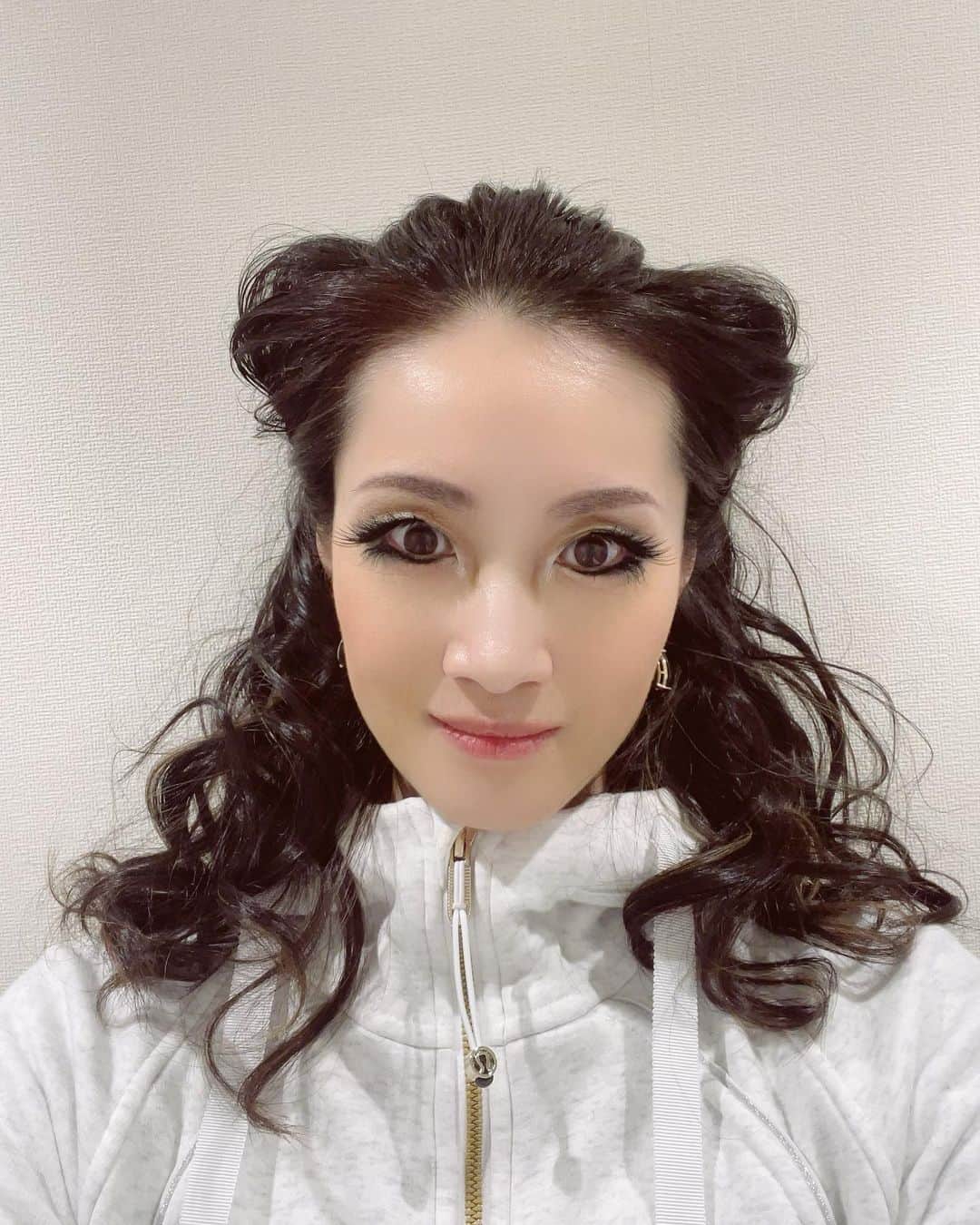 荒川静香さんのインスタグラム写真 荒川静香instagram 「transformed In To A Cats🐈‍⬛」4月29日 14