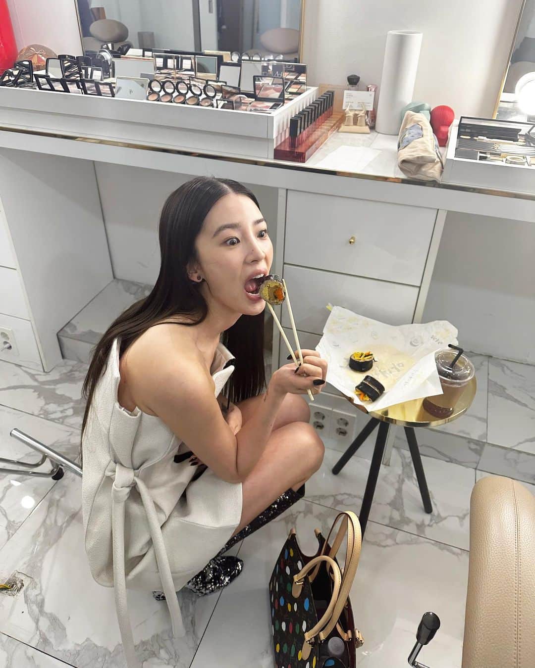 アイリーン・キムさんのインスタグラム写真 アイリーン・キムinstagram 「아름다운 밤 🇰🇷🥰 광고 Lvprefall
