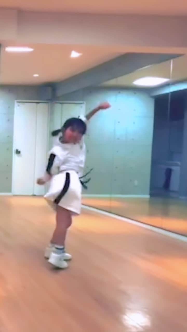 ともみさんのインスタグラム動画 - (ともみInstagram)「. HIPHOP dance！ 4月からクラスが一つ上がって、 さらに練習 ...
