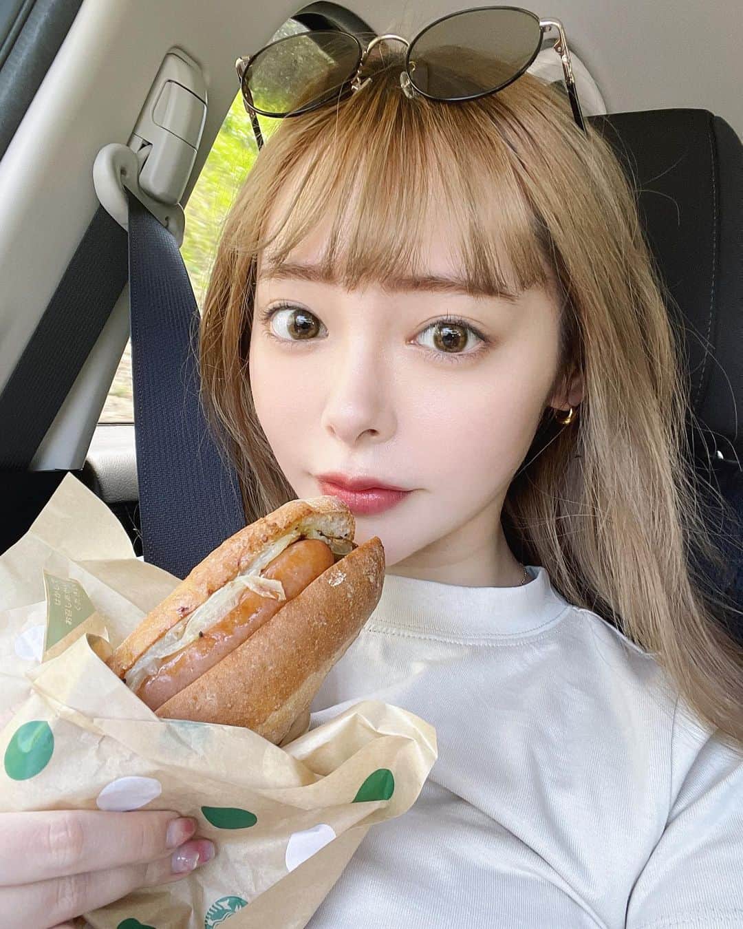 小倉由菜さんのインスタグラム写真 - (小倉由菜Instagram)「큰 소시지 좋아해요!!!!!!ㅎㅎ #スタバカードありがとう 💖」5月 ...