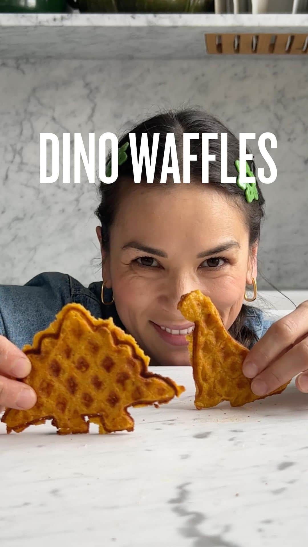 レイチェル・クーさんのインスタグラム動画 - (レイチェル・クーInstagram)「I only eat waffles in dinosaur format these days ...