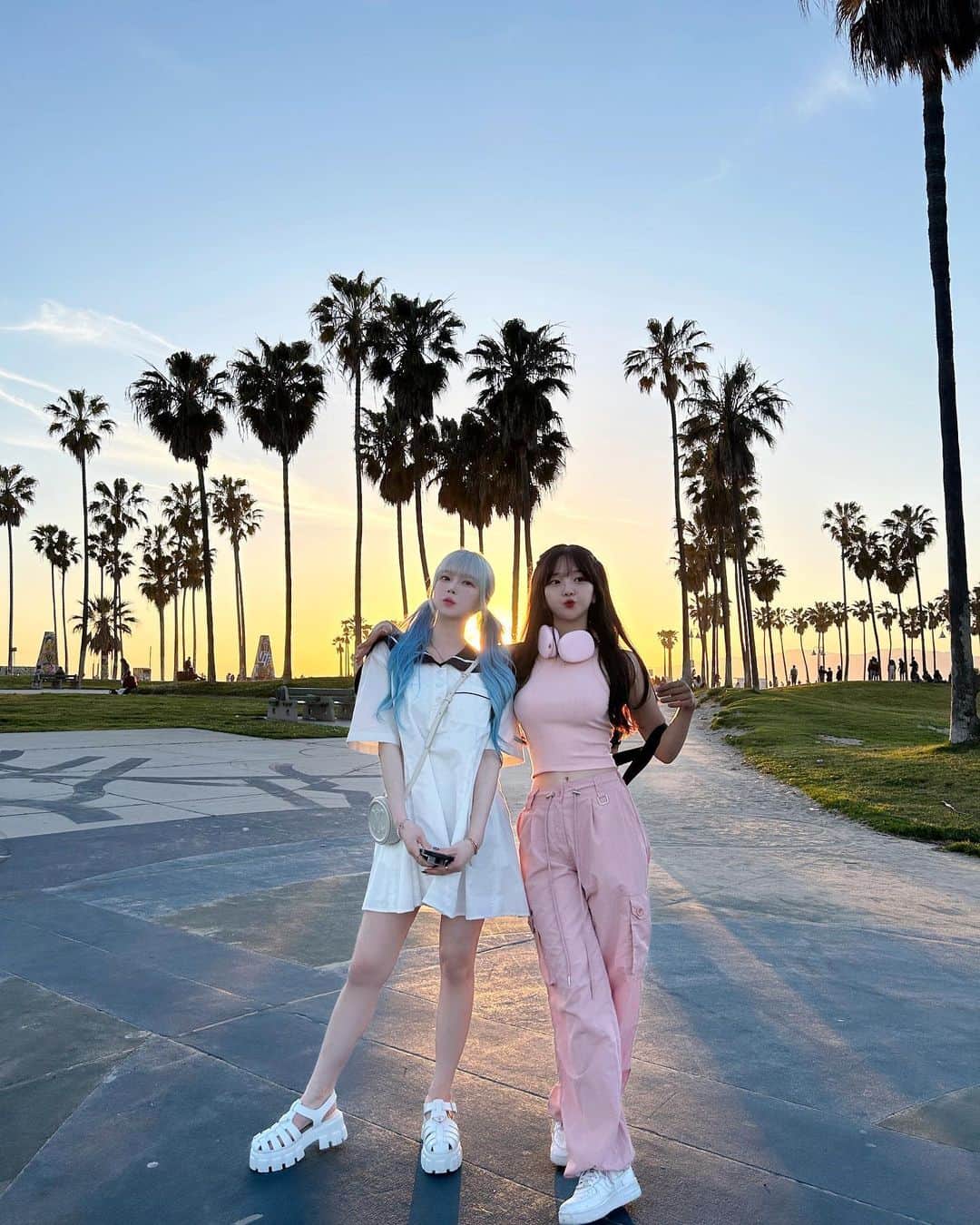 オ・ジウンさんのインスタグラム写真 - (オ・ジウンInstagram)「우리 둘 정말 닮았단 말이지 ᜊ̊ ̊ 🤍」5月3日 19時28分 ...