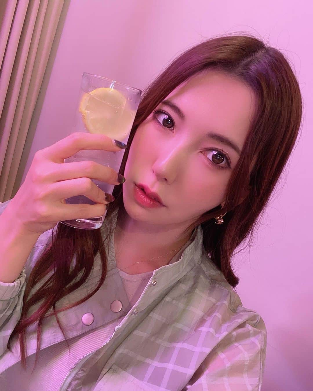 波多野結衣さんのインスタグラム写真 波多野結衣instagram 「かんぱ〜い🥂🍋 レモンサワー 渋谷 渋谷肉横丁