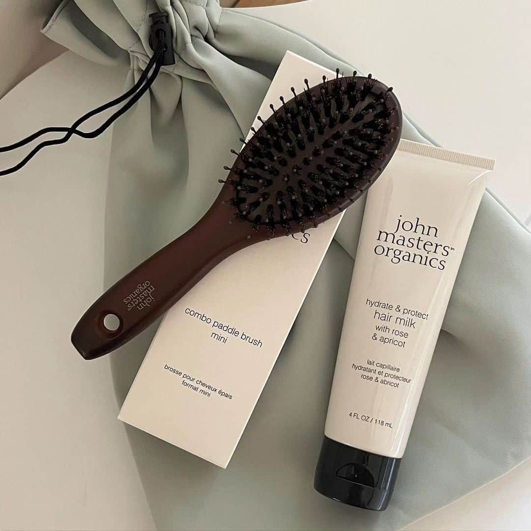 4meee!さんのインスタグラム写真 - (4meee!Instagram)「【ヘアケアに欠かせないパドルブラシ🤍人気の2ブランド】 刻印ができることで 結婚式の引出物やお誕生日の贈り物にも ...