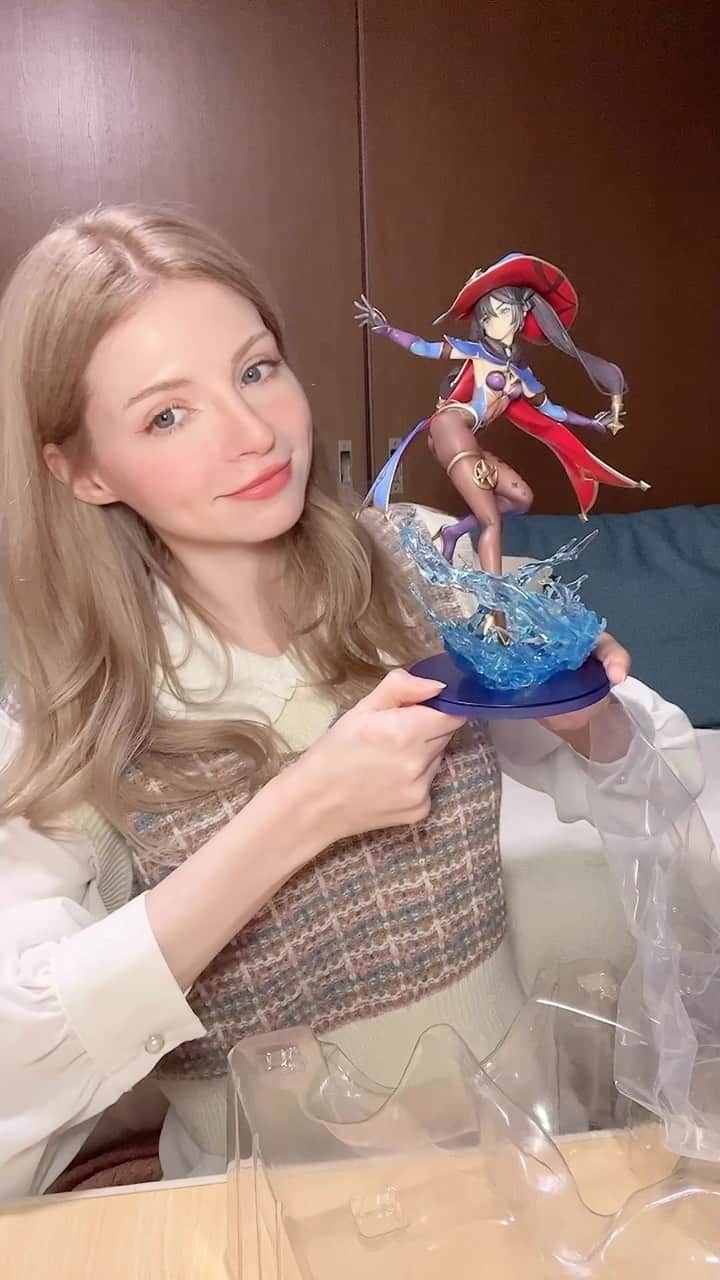 ソフィーさんのインスタグラム動画 - (ソフィーInstagram)「Genshin Impact Mona figure unboxing ...