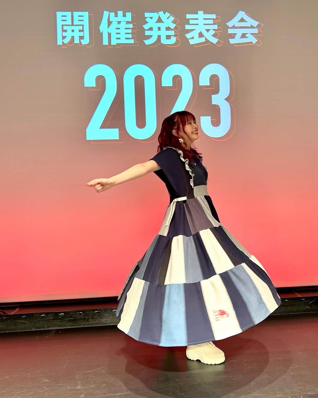 halcaさんのインスタグラム写真 - (halcaInstagram)「アニサマ開催発表会のときの ネイビー×グレーのワンピースは RE BYEOLNUK さんのものです👗💙🩶 ⁡ ...