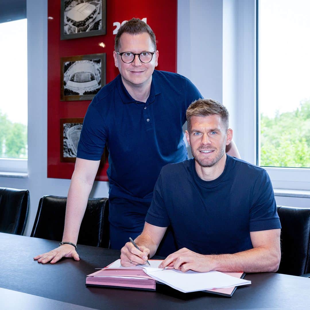 シャルケ04さんのインスタグラム写真 - (シャルケ04Instagram)「🫡 Simon Terodde geht weiter für ...