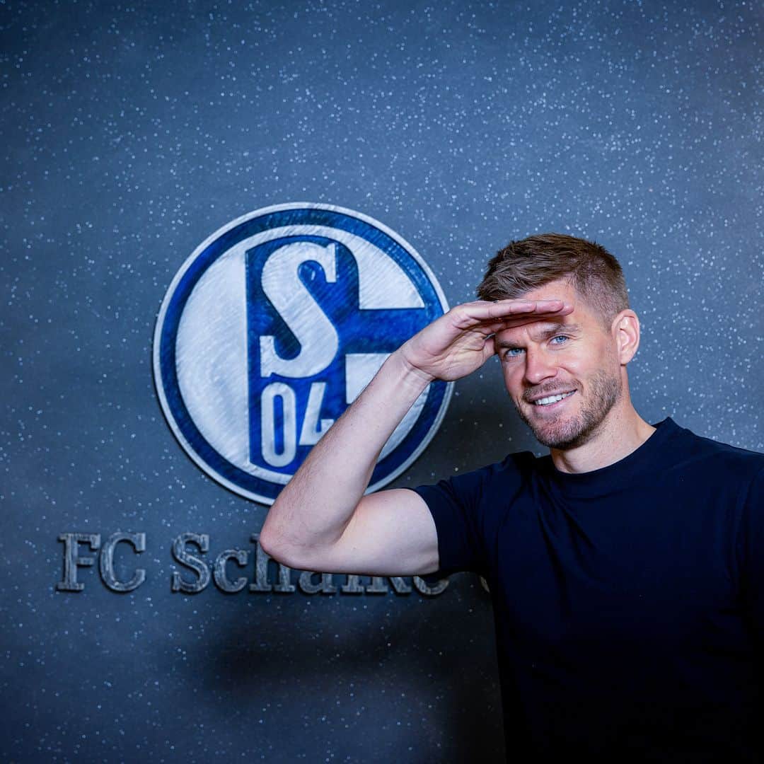 シャルケ04さんのインスタグラム写真 - (シャルケ04Instagram)「🫡 Simon Terodde geht weiter für ...