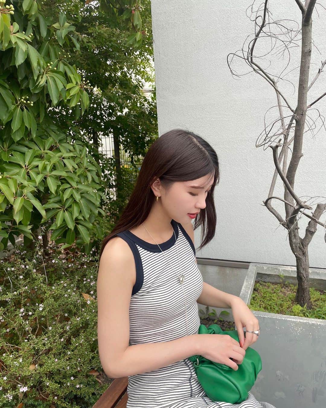 足立沙織さんのインスタグラム写真 - (足立沙織Instagram)「. AMERI×MILLERのセットアップ🐋🩵 コットン100%で着心地もよくて トップスとスカートが分かれてるから 別々 ...