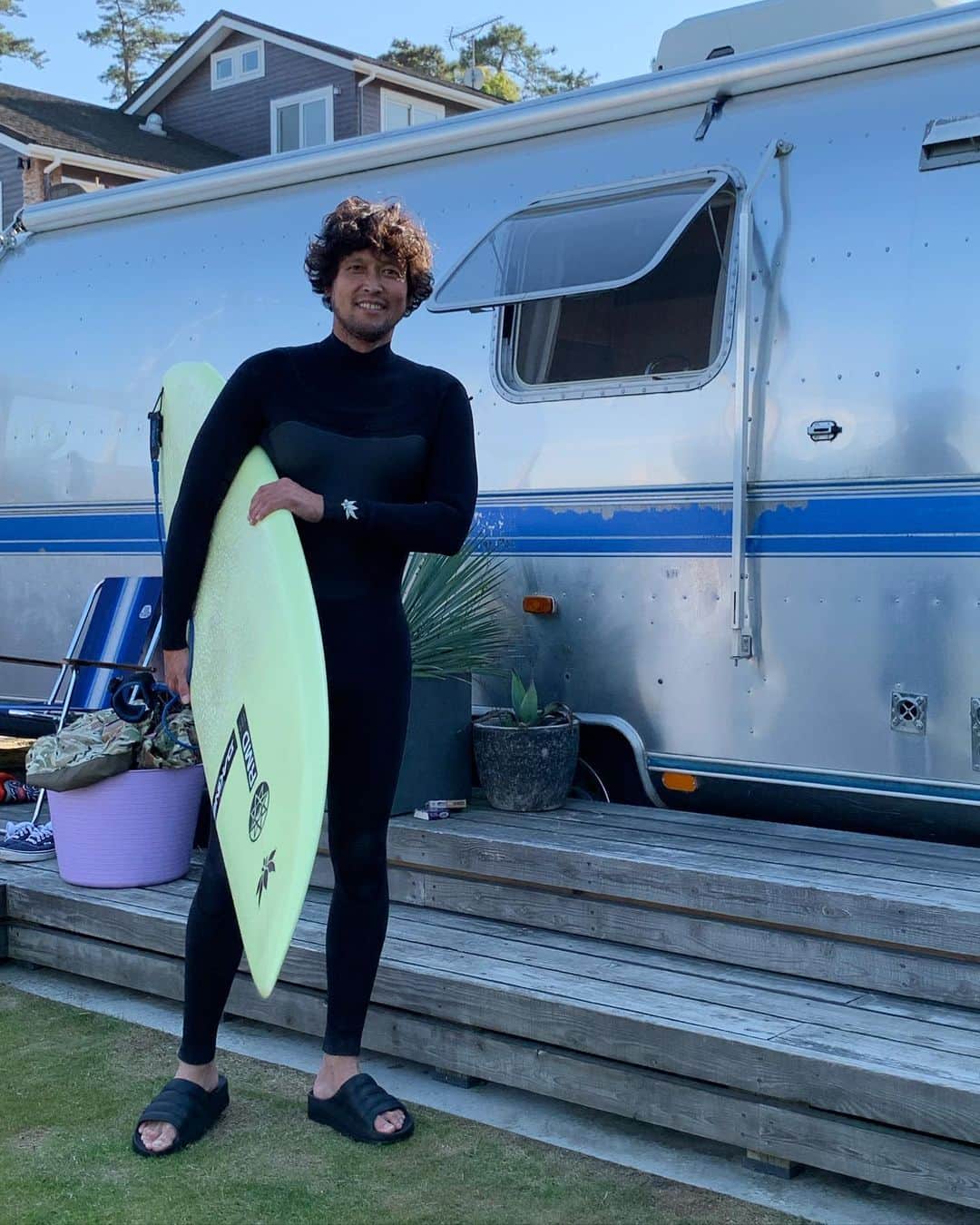 三浦理志さんのインスタグラム写真 - (三浦理志Instagram)「TELICの軽さとクッション性とフィット感！ 今迄にない心地よさ〜。 海 ...