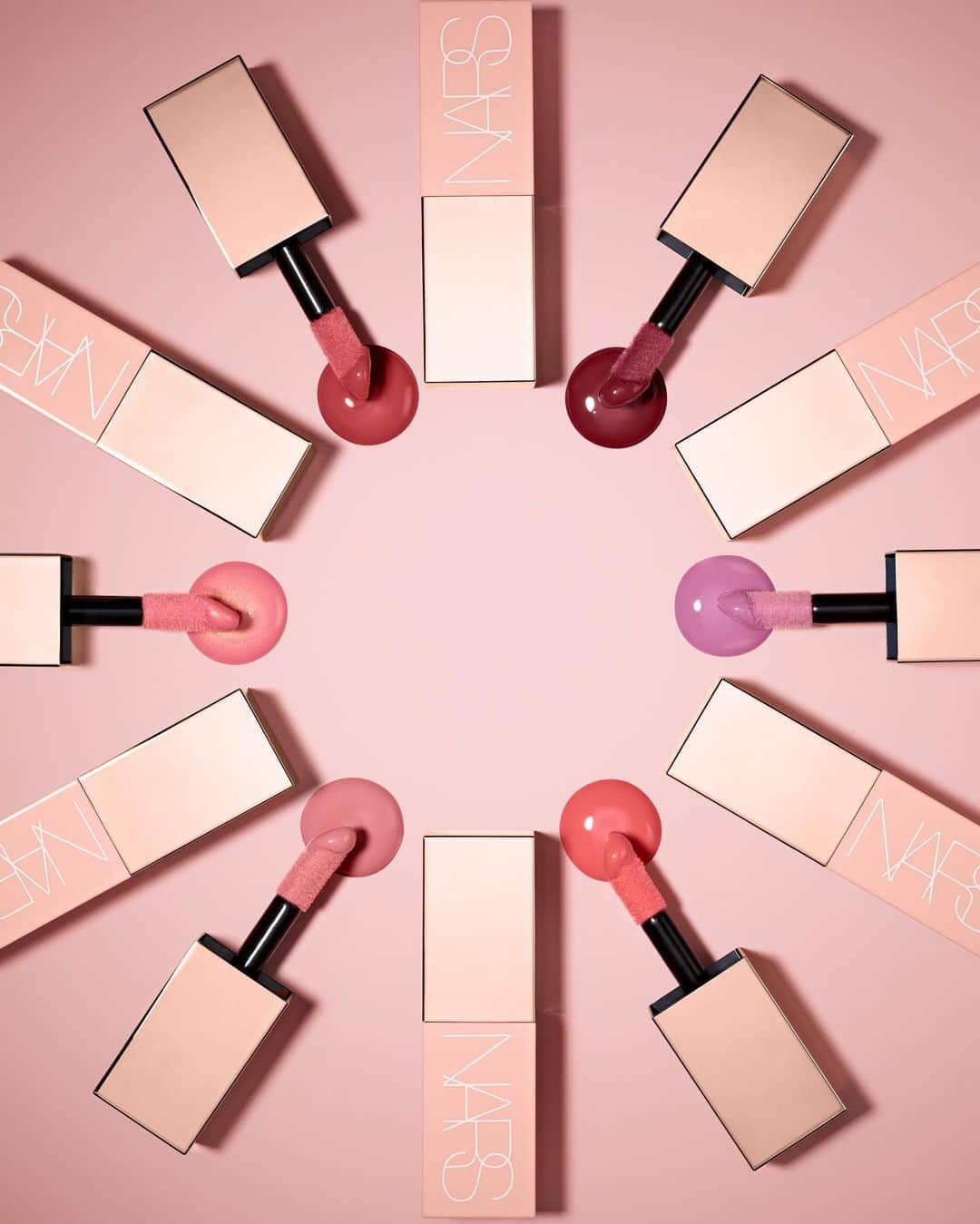 NARSさんのインスタグラム写真 - (NARSInstagram)「Know your glow? Fill in the blank ...