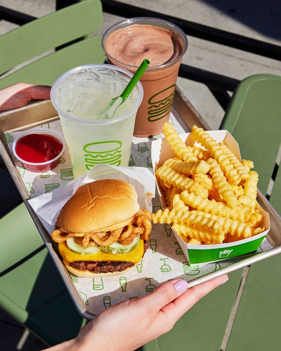 SHAKE SHACKさんのインスタグラム写真 - (SHAKE SHACKInstagram)「It’s officially ‘let’s ...