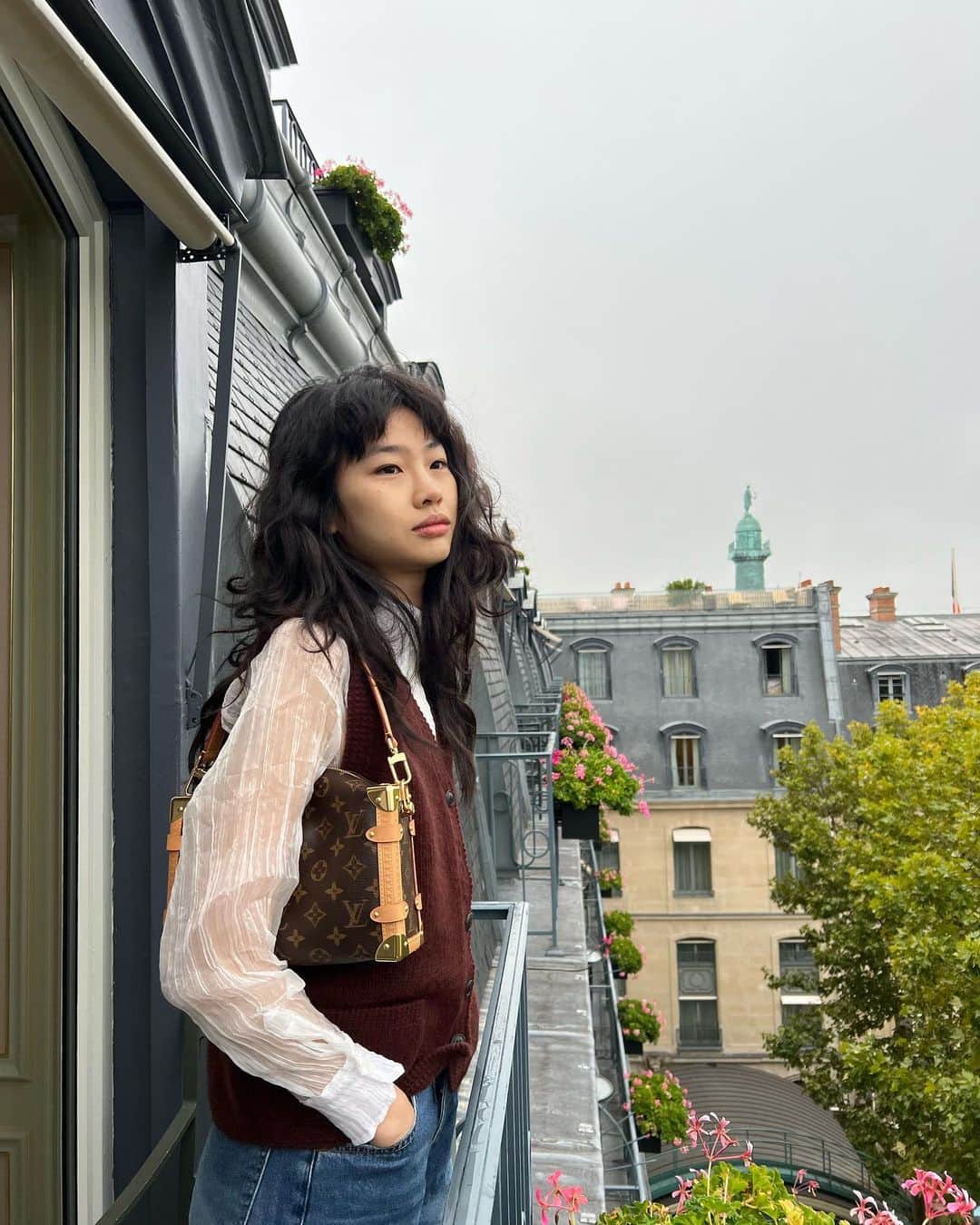 チョン・ホヨンさんのインスタグラム写真 - (チョン・ホヨンInstagram)「Instagram Addiction Caused by Jet Lag 🫨🫨🫨」5月30日 1時58分 ...