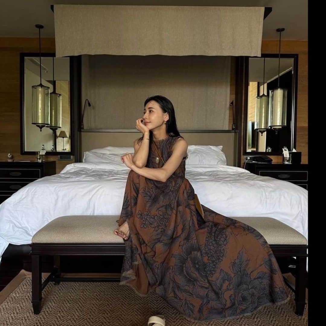 丸山敬太さんのインスタグラム写真 - (丸山敬太Instagram)「AMERIとのスペシャルな夏のコラボが発売になります。 ずっと気になってたナオちゃんを軍地さんに紹介して貰って、はじまった ...