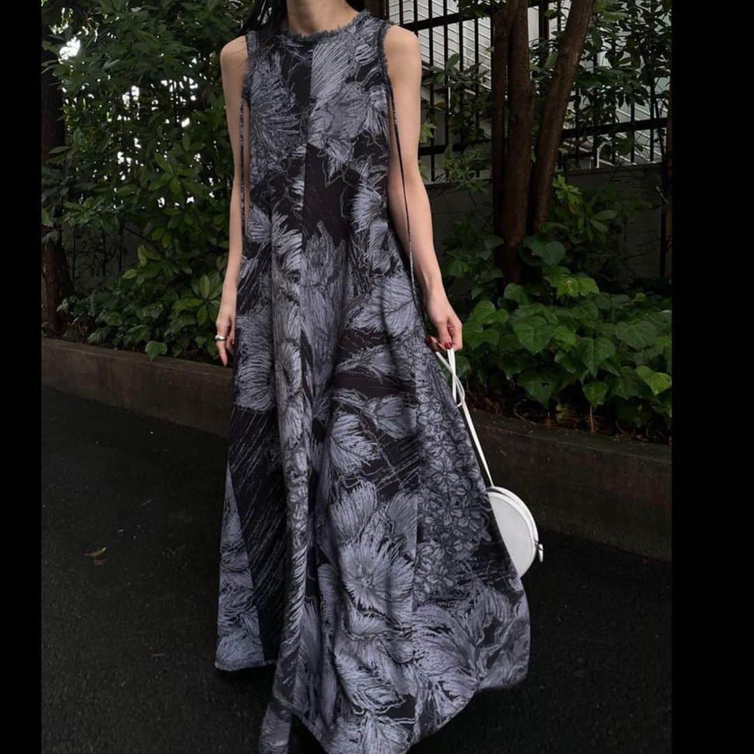 丸山敬太さんのインスタグラム写真 - (丸山敬太Instagram)「AMERIとのスペシャルな夏のコラボが発売になります。 ずっと気になってたナオちゃんを軍地さんに紹介して貰って、はじまった ...