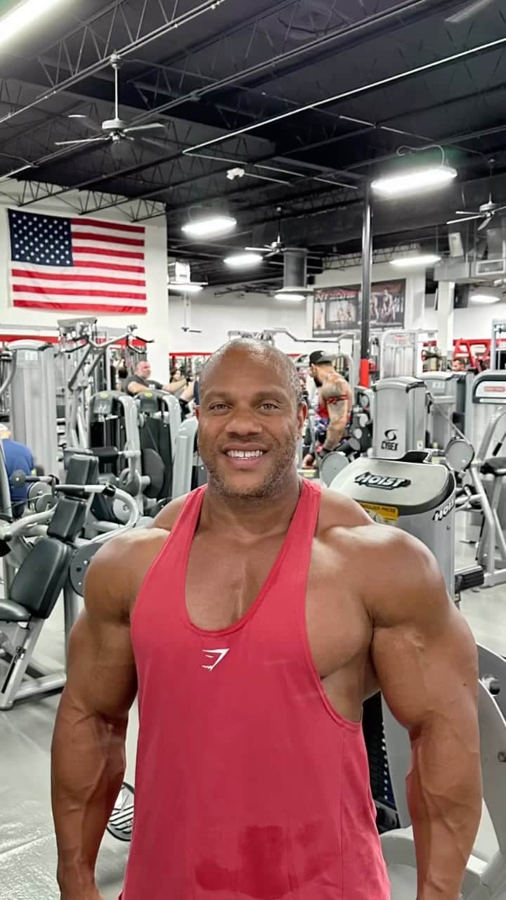 Phil Heathさんのインスタグラム動画 - (Phil HeathInstagram)「Happy AF!!! Gym is my ...