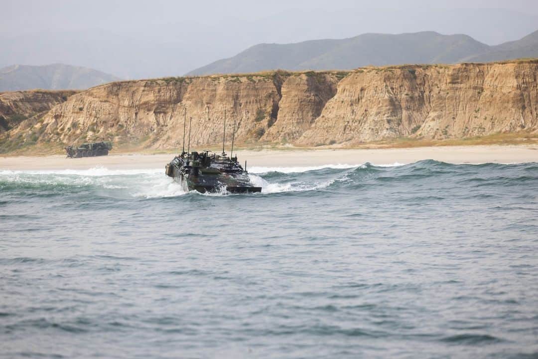 アメリカ海兵隊さんのインスタグラム写真 - (アメリカ海兵隊Instagram)「Ship-To-Shore 📍 @mcb_camp ...