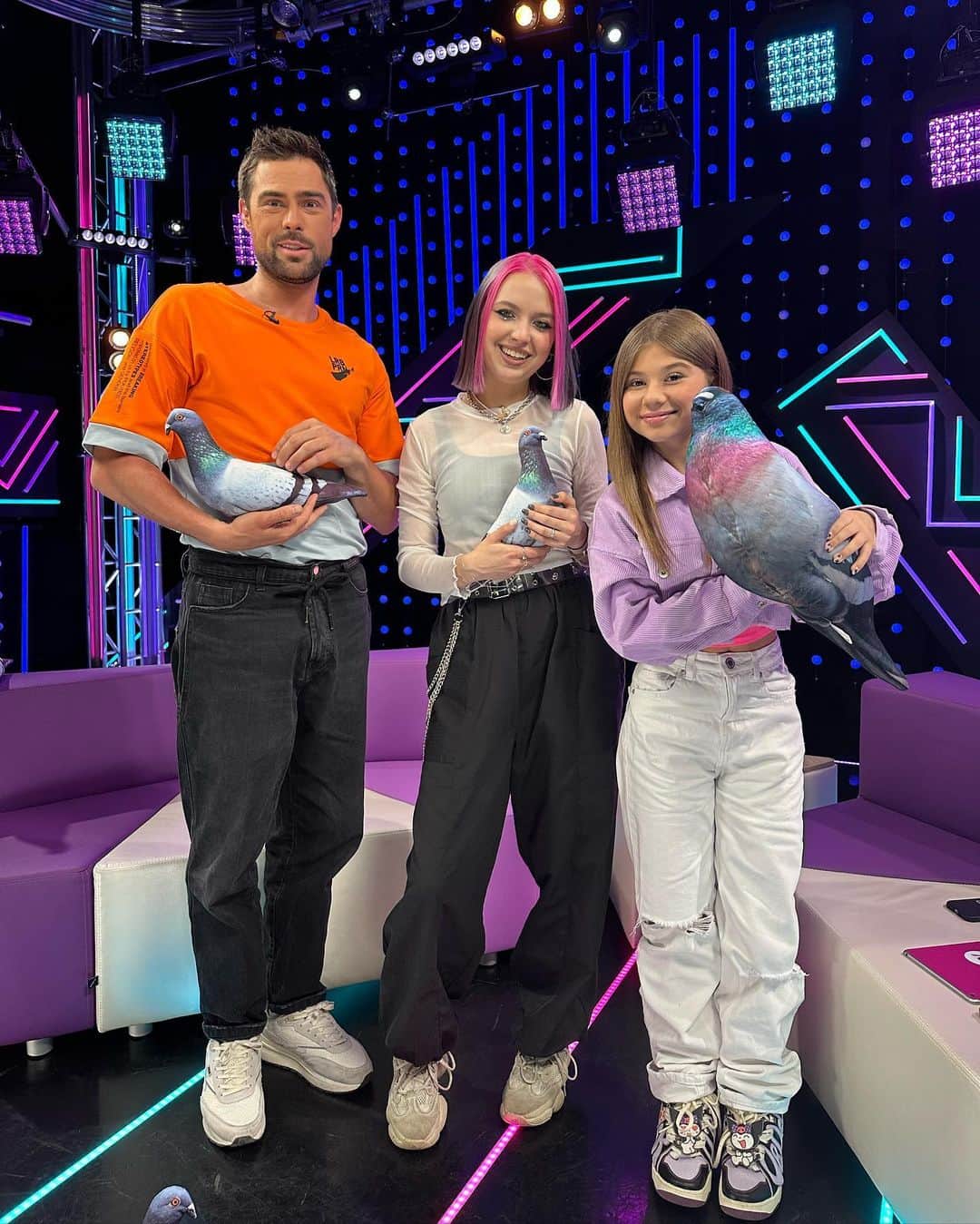 RU.TVさんのインスタグラム写真 - (RU.TVInstagram)「17:00!!! а это значит, что … 🎥 ...