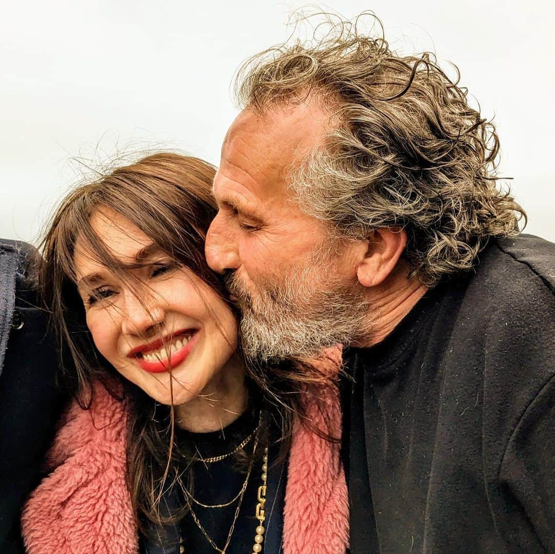 カリス・ファン・ハウテンさんのインスタグラム写真 - (カリス・ファン・ハウテンInstagram)「🎙Vriendin Carice van ...