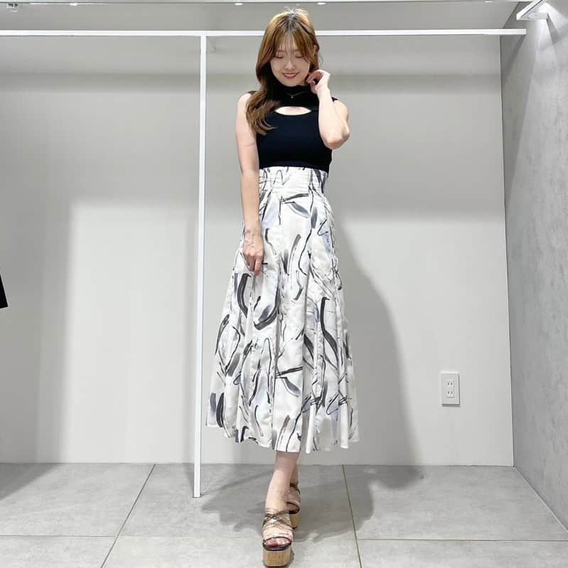 MERCURYDUOさんのインスタグラム写真 - (MERCURYDUOInstagram)「. ／ 今年マストで欲しい！ 大人気肌見せニット全部見せ ︎ \ RUNWAY channelにて ...