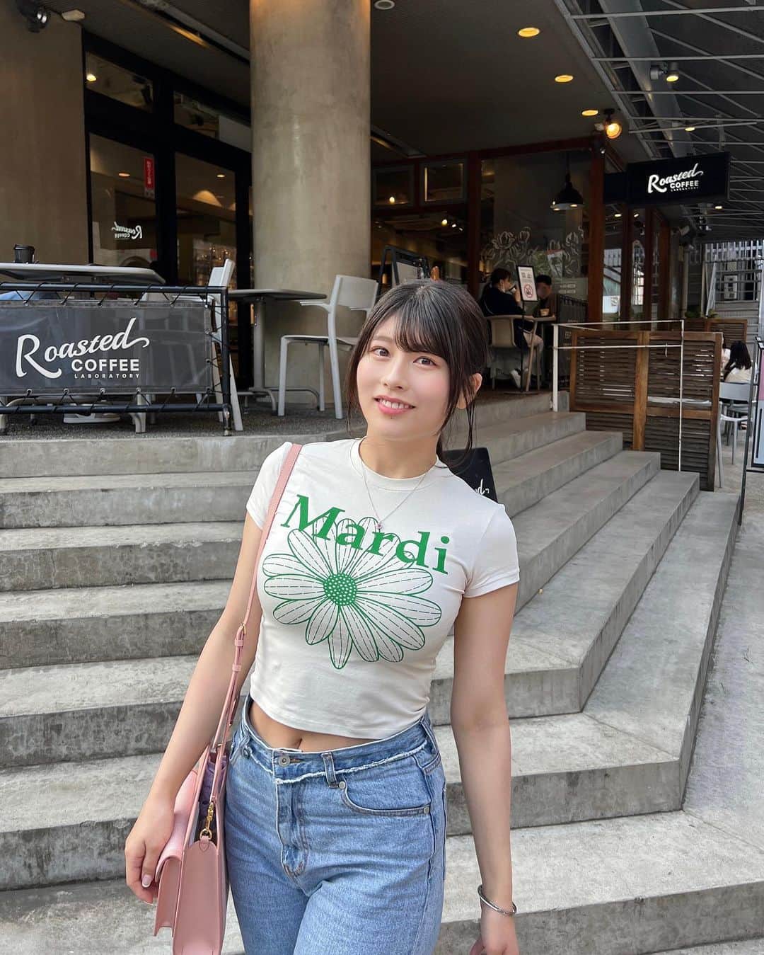 ちとせよしのさんのインスタグラム写真 ちとせよしのinstagram「事務所近くのお気に入りカフェ☕♡ チャイとカフェラテが好き🫶🏻 みんなはカフェで何飲むの~？ω