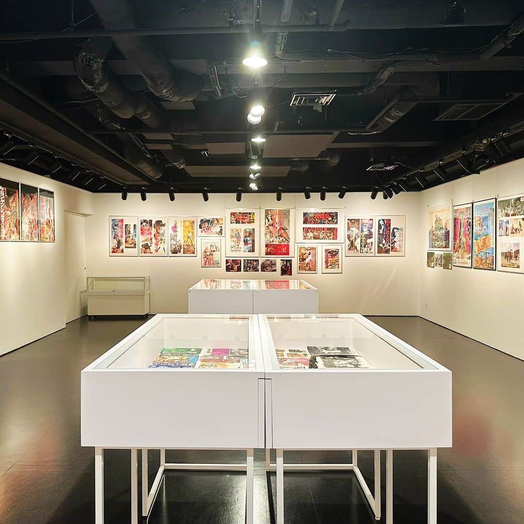 河崎実さんのインスタグラム写真 - (河崎実Instagram)「ダニエル・アギラルさんがキュレーションを務めるポスター展に行ってきました。私 ...