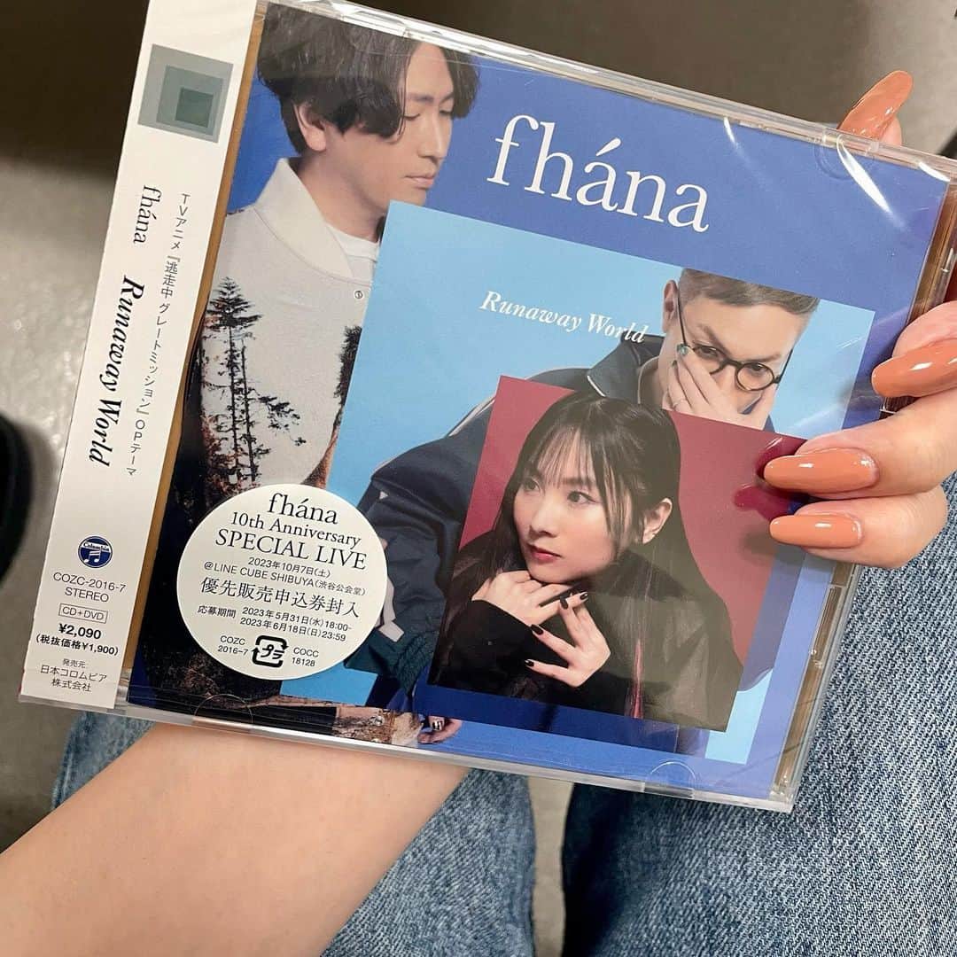 towanaさんのインスタグラム写真 - (towanaInstagram)「 Runaway World OUT NOW 結成12年デビュー ...