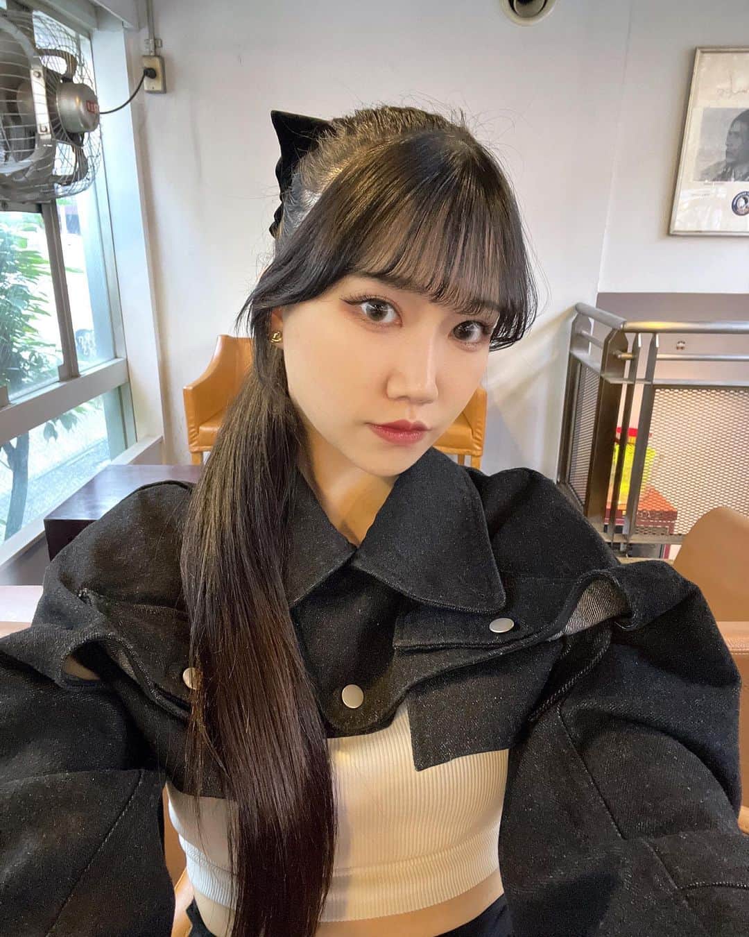 ミルさんのインスタグラム写真 - (ミルInstagram)「自撮り初めて2ヶ月まだまだ慣れない...😇笑 前髪変わる前の思い出達🫶 ...
