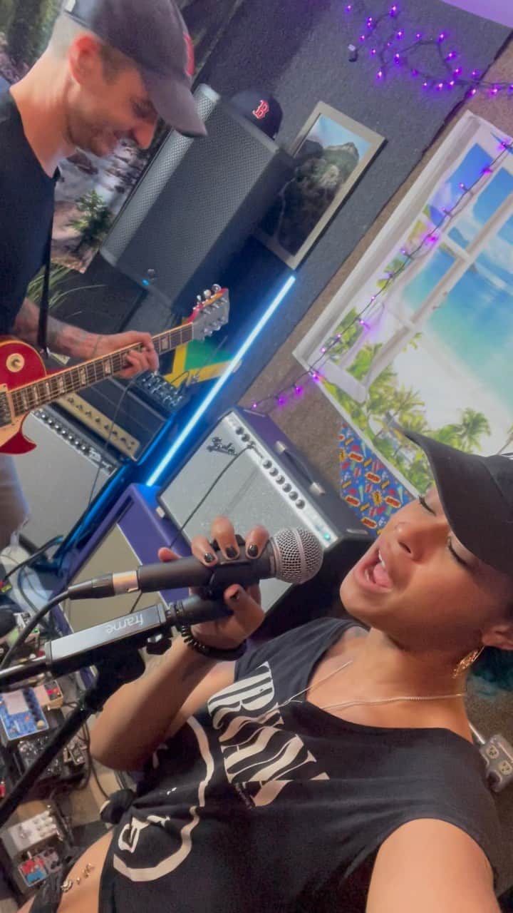 スキン・ダイアモンドさんのインスタグラム - (スキン・ダイアモンド@rayjoycat)