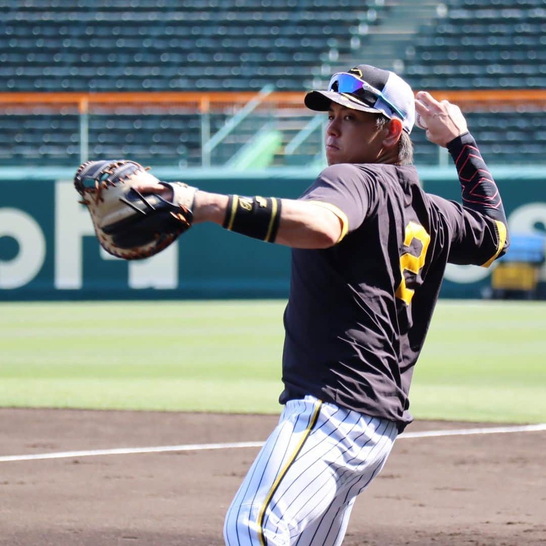 阪神タイガースさんのインスタグラム写真 - (阪神タイガースInstagram)「5月12日DeNA戦、今日は#TORACO DAY！試合前練習の様子をお届けします！ #中野拓夢 選手 #近本 ...