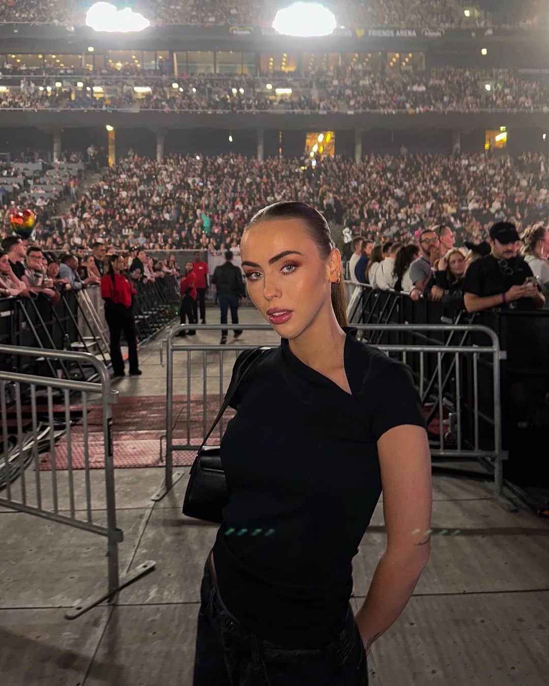 Lisa Tellbeさんのインスタグラム写真 - (Lisa TellbeInstagram)「Watching mother ...