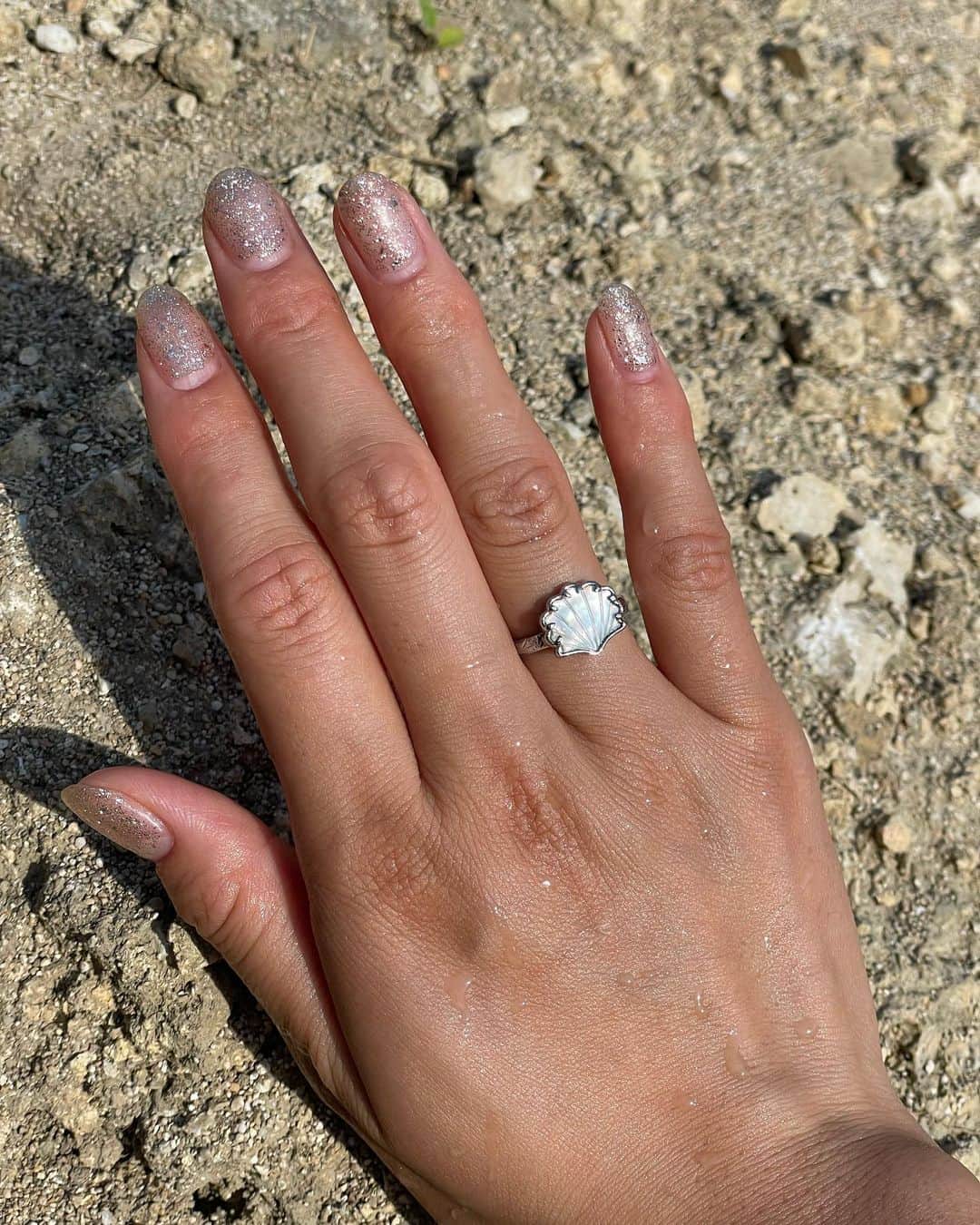 Isari Shintaniさんのインスタグラム写真 - (Isari ShintaniInstagram)「キラキラネイル💅 @kana ...