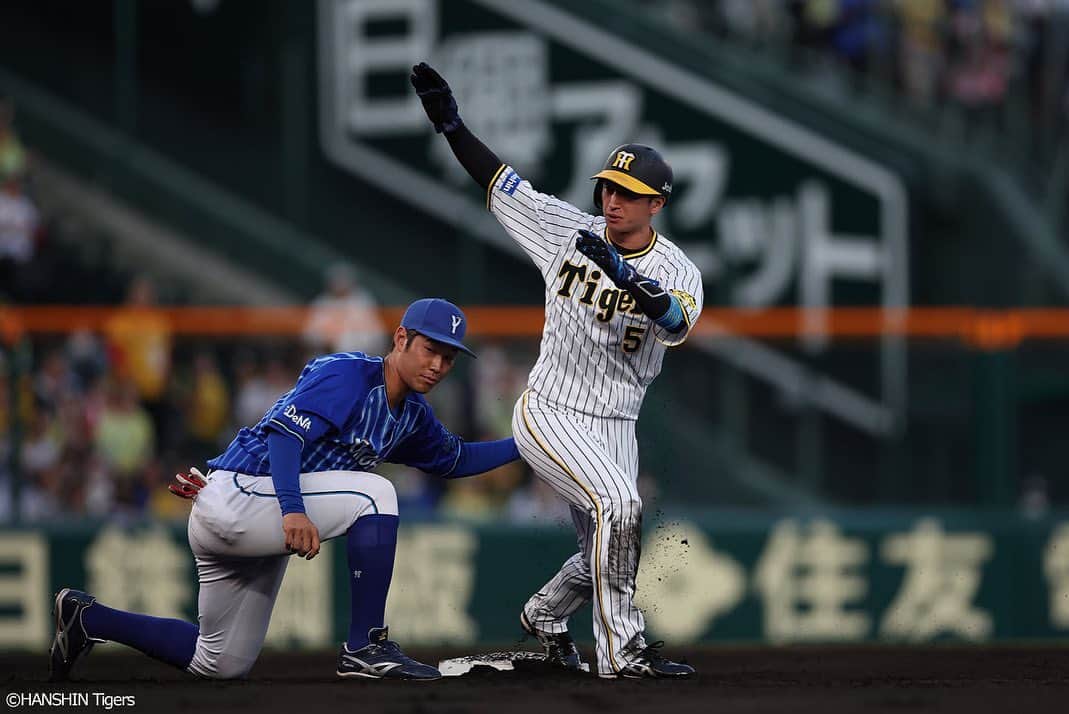 阪神タイガースさんのインスタグラム写真 - (阪神タイガースInstagram)「5月12日DeNA戦の試合写真です！ #青柳晃洋 選手 #近本光司 選手 #佐藤輝明 選手 #岩崎優 選手 ...