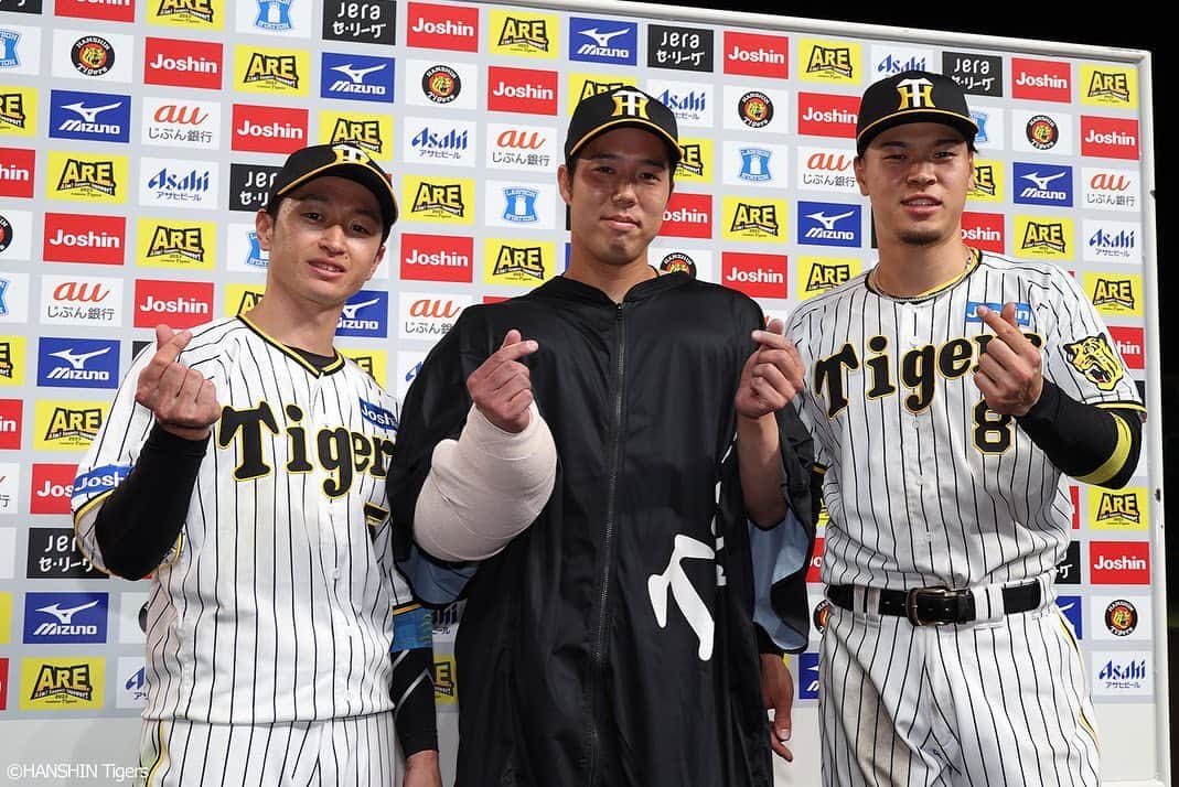 阪神タイガースさんのインスタグラム写真 - (阪神タイガースInstagram)「5月12日DeNA戦の試合写真です！ #青柳晃洋 選手 #近本光司 選手 #佐藤輝明 選手 #岩崎優 選手 ...