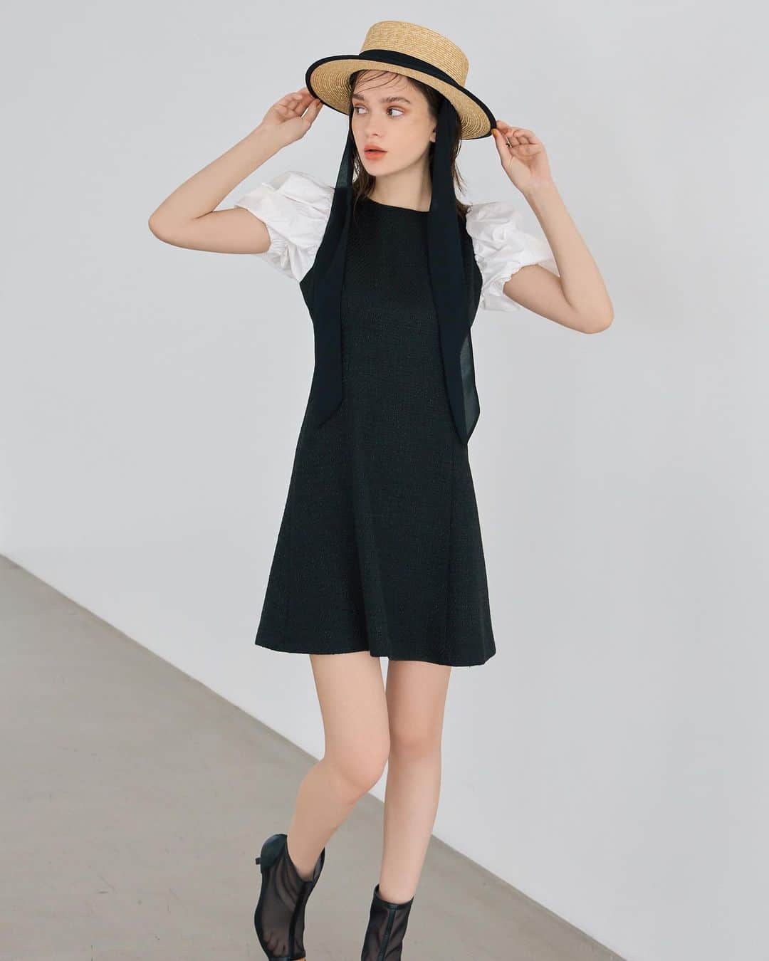 eimy istoireさんのインスタグラム写真 - (eimy istoireInstagram)「5/17(wed)12:00発売…🕊 ︎ カラーツイードパフスリーブミニワンピース ...