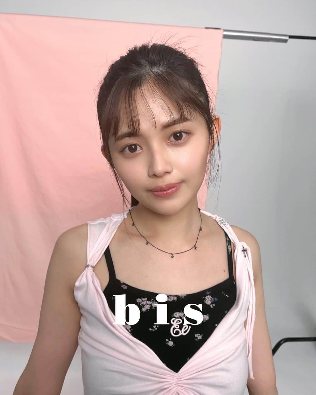 bis_web bis [ビス] さんのインスタグラム写真 - (bis_web bis [ビス] Instagram)「𓊆𝑂𝐹𝐹 𝑆𝐻𝑂𝑇 & 𝑃𝑅𝐸𝑆𝐸𝑁𝑇 𓊇 発売中の#bis5月号 ...