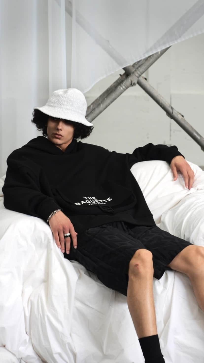 Fendiさんのインスタグラム動画 - (FendiInstagram)「Now available, Fendi icons, codes ...