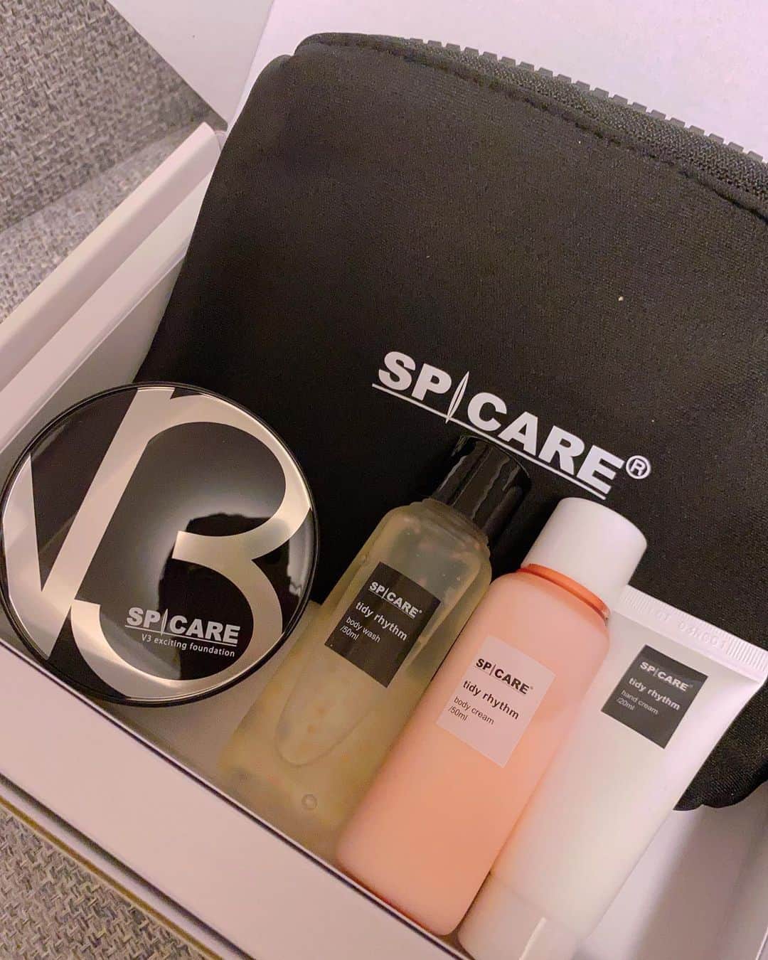 YU-RIさんのインスタグラム写真 - (YU-RIInstagram)「SPICARE×soaddicted🪄︎︎POPUP STORE🤍 V3ファンデで有名なSPICAREと リップ ...