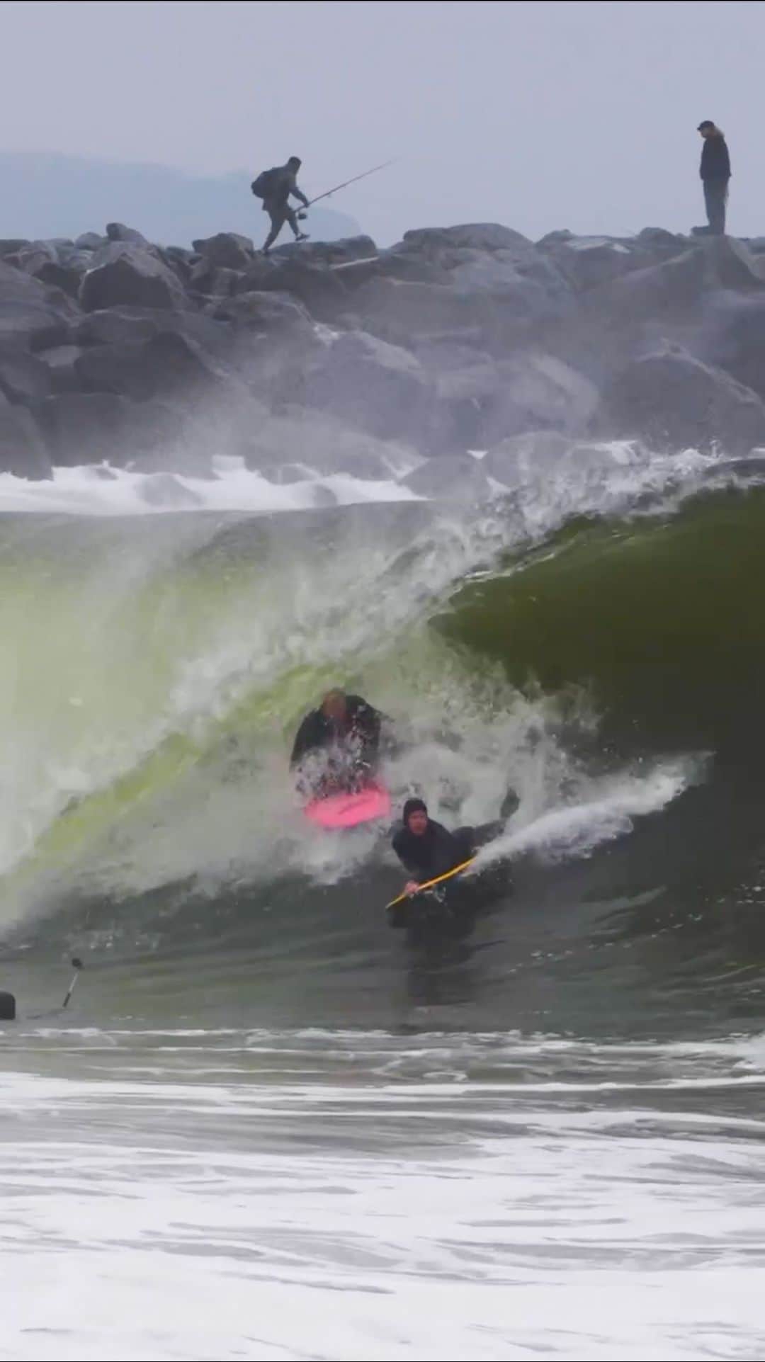 ジェイミー・オブライエンさんのインスタグラム動画 - (ジェイミー・オブライエンInstagram)「Clowning around at The Wedge! Watch full ...
