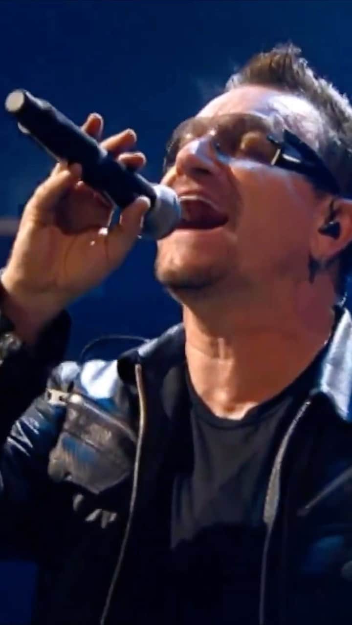U2さんのインスタグラム動画 - (U2Instagram)「U2 performing Beautiful Day at ...