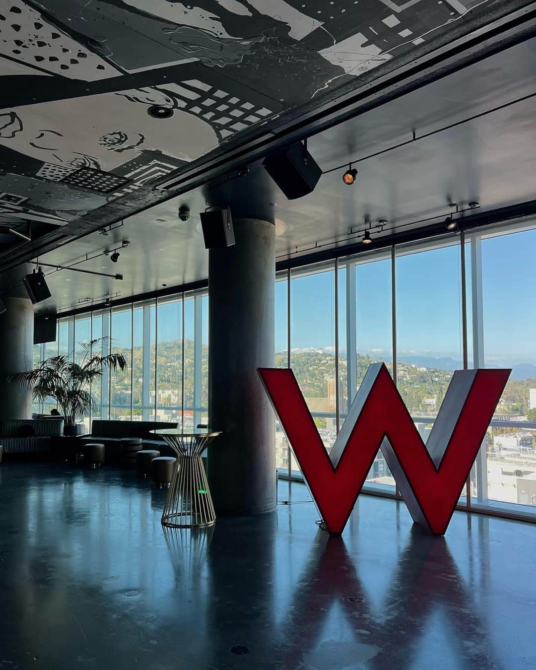 須田朱音さんのインスタグラム写真 - (須田朱音Instagram)「𝕎 𝕙𝕠𝕥𝕖𝕝𝕤 📍 @whotels なんだかんだ初めて泊まった ...
