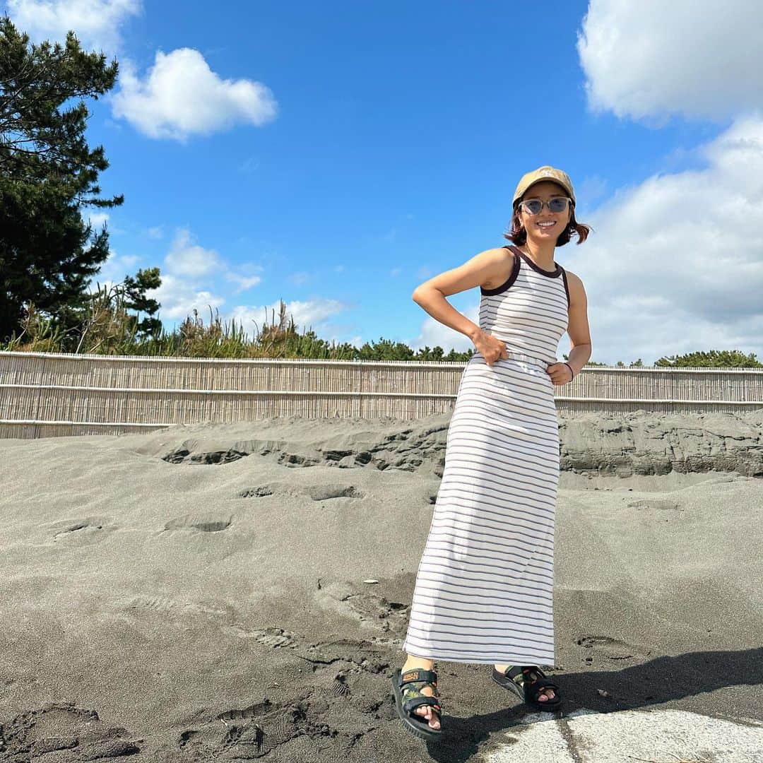 Aya（高本彩）さんのインスタグラム写真 - (Aya（高本彩）Instagram)「AMERI×MILLERのSET UP 着て海行ってきた🏖 晴れてくれてありがとー☀️ ...