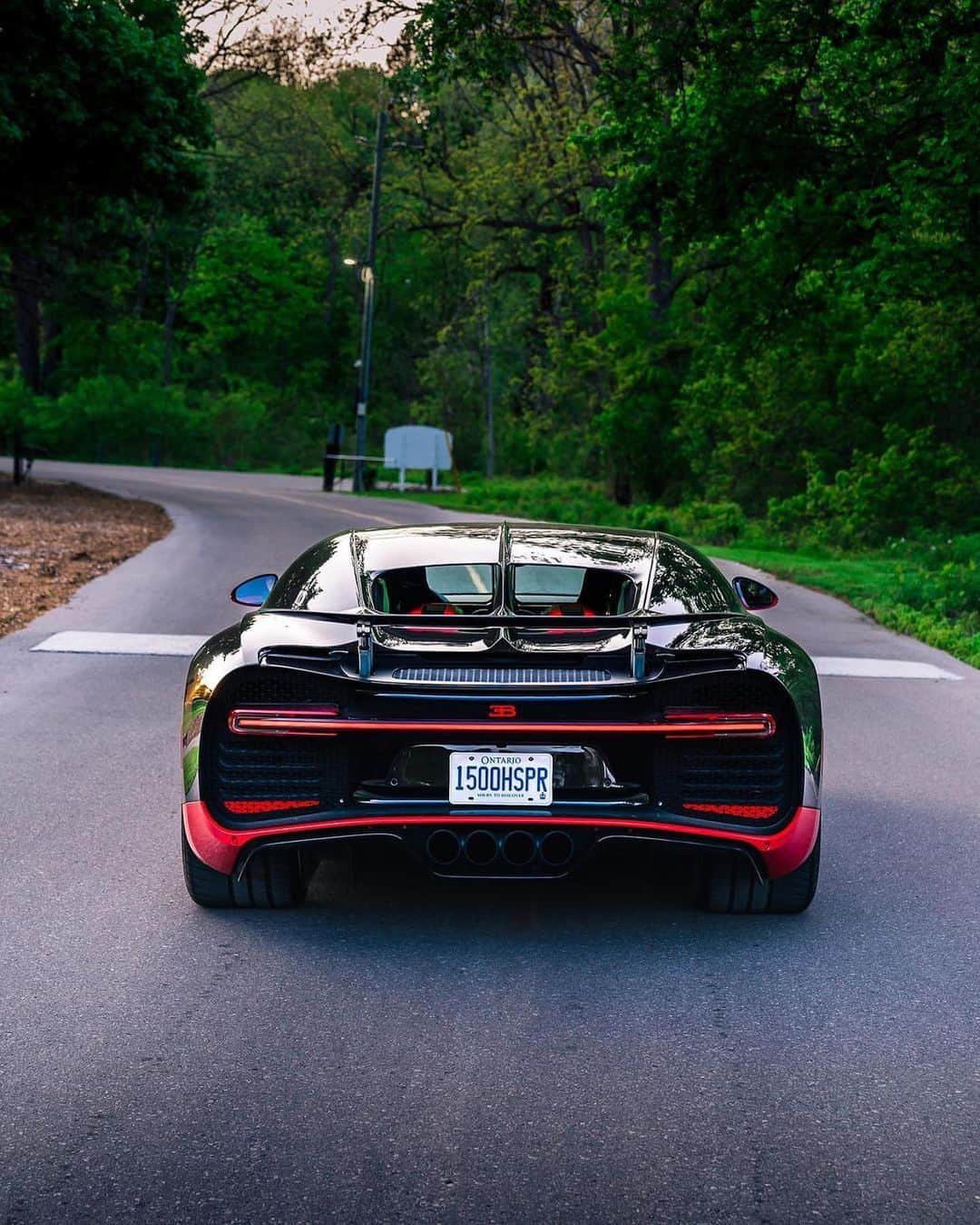 CarsWithoutLimitsさんのインスタグラム写真 - (CarsWithoutLimitsInstagram)「Bugatti ...