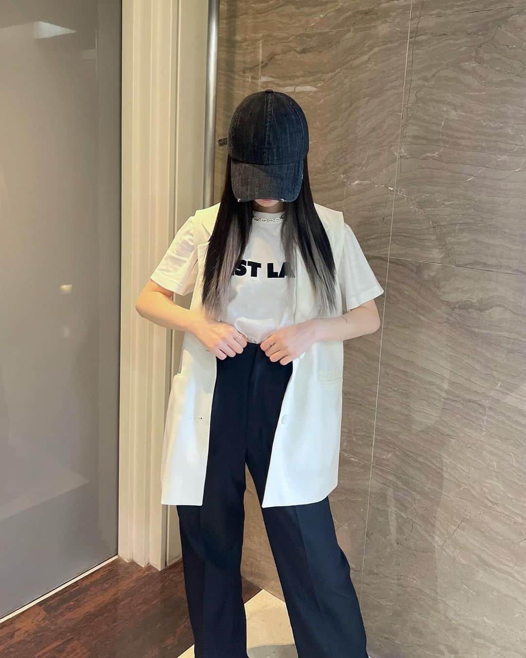 山本望叶さんのインスタグラム写真 - (山本望叶Instagram)「今日😶♪ #ootd #code #コーデ #夏服コーデ #モノトーンコーデ #キャップ #ジャケットコーデ #tシャツ ...