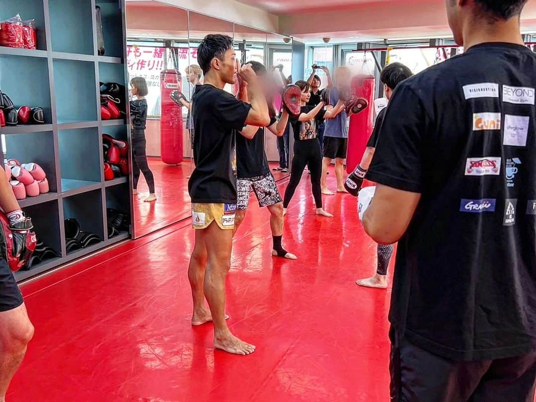 梅野源治さんのインスタグラム写真 - (梅野源治Instagram)「🔥梅野塾 学びの会🔥 先日の写真📷 みんなで身体を動かして、格闘技でコミュニケーションをとった二時間🤜 最後には質疑応答や ...