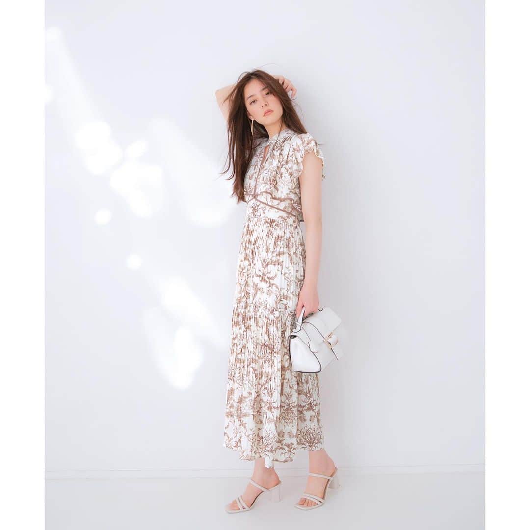 snidelさんのインスタグラム写真 - (snidelInstagram)「【SNIDEL×sweet Collaboration Color Dress】本週上架！ SNIDEL經典百褶版 ...