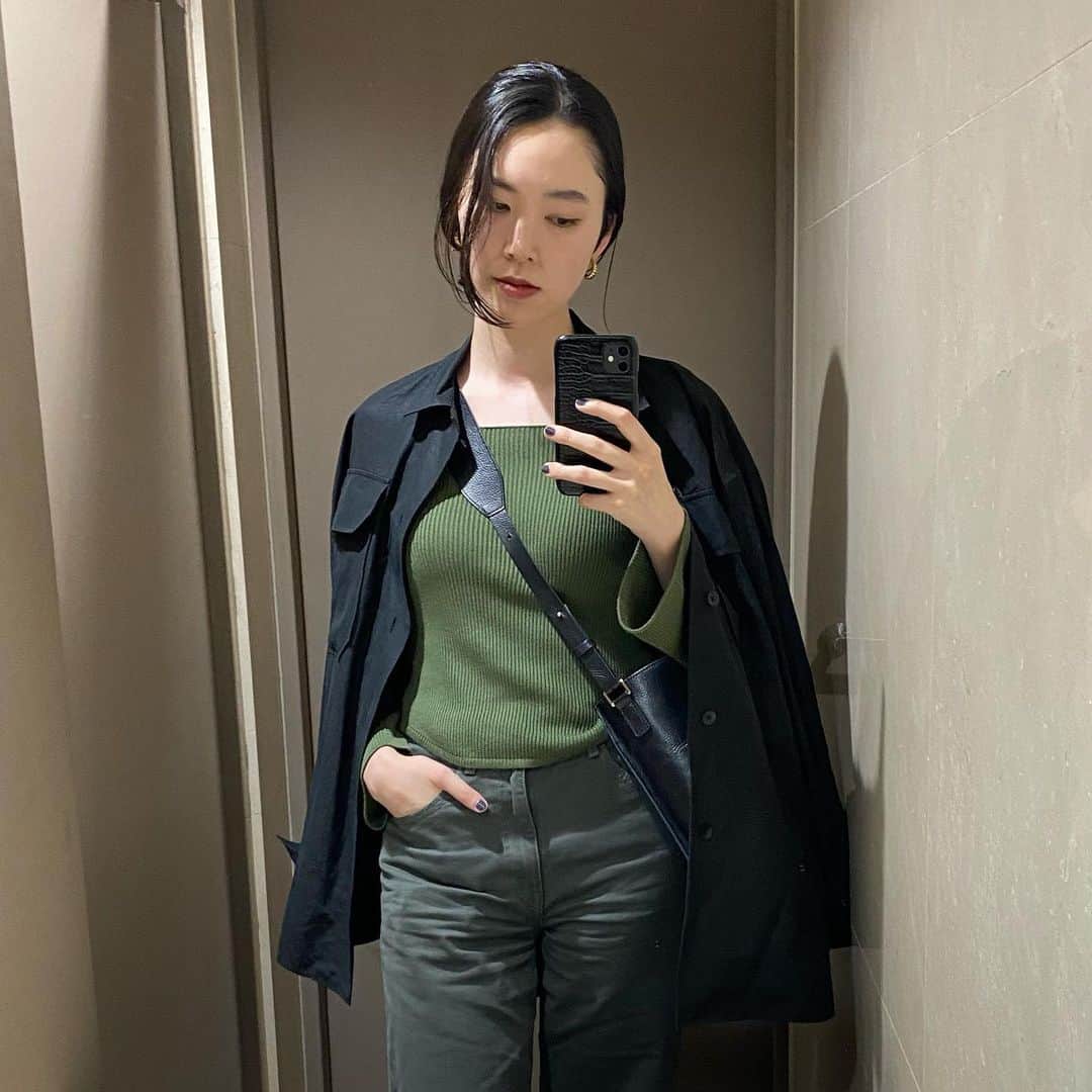 mar.ayaさんのインスタグラム写真 - (mar.ayaInstagram)「今日寒すぎ🤯 だったのでマメクロのリブニット🌿 春夏のマメ ...