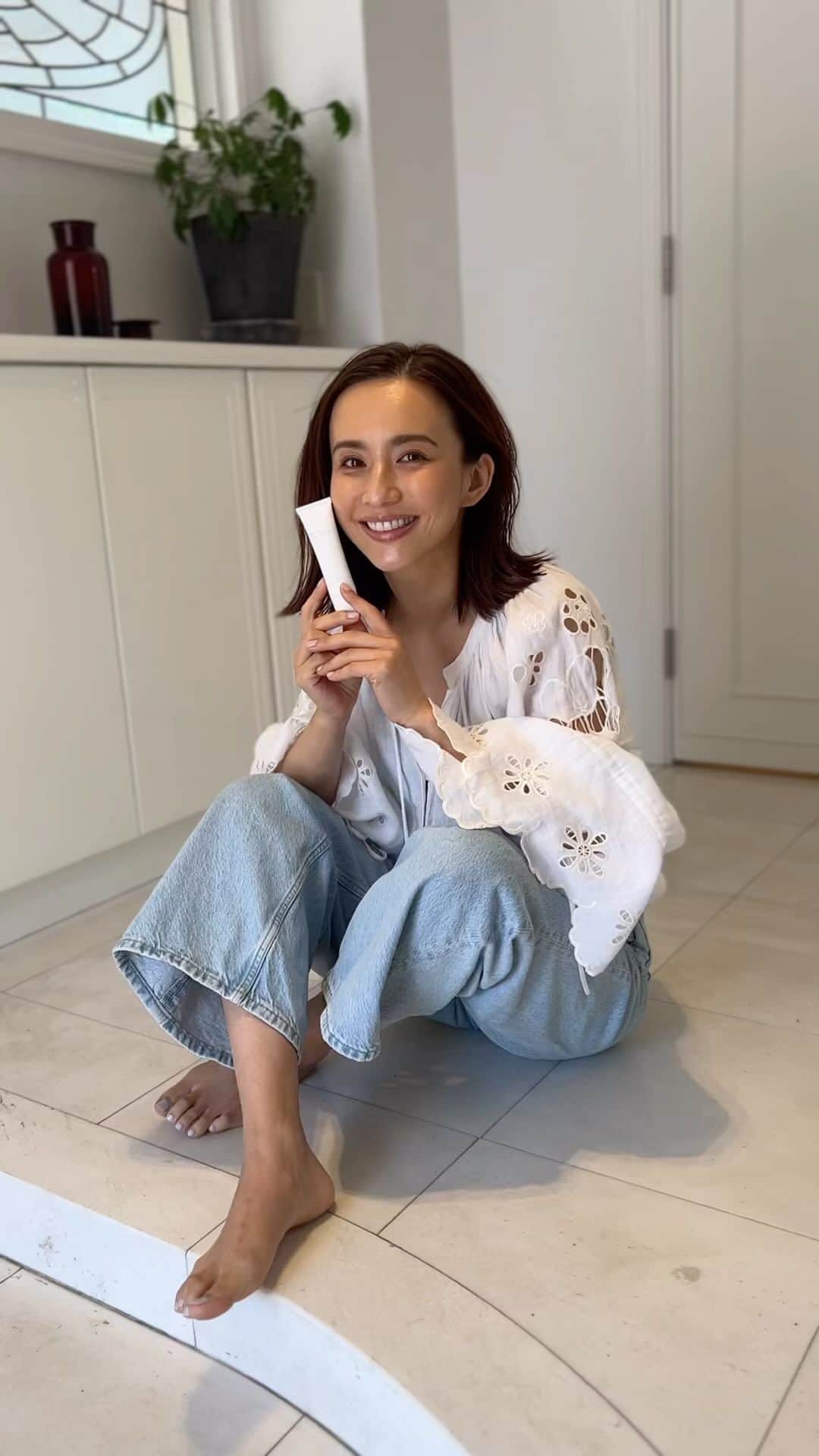 優木まおみさんのインスタグラム動画 - (優木まおみInstagram)「今日も撮影前にお家で、そして撮影終わりに、 靴を履く前に ...