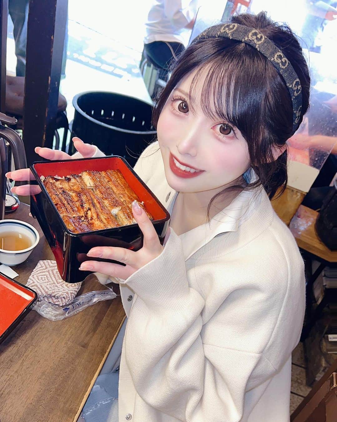 妃美穂さんのインスタグラム写真 妃美穂instagram「🐟 この前うなぎ食べてきただ💗 隣でうなぎが。直視しちゃった感謝して食べました きゅうりのおしんこがすごく